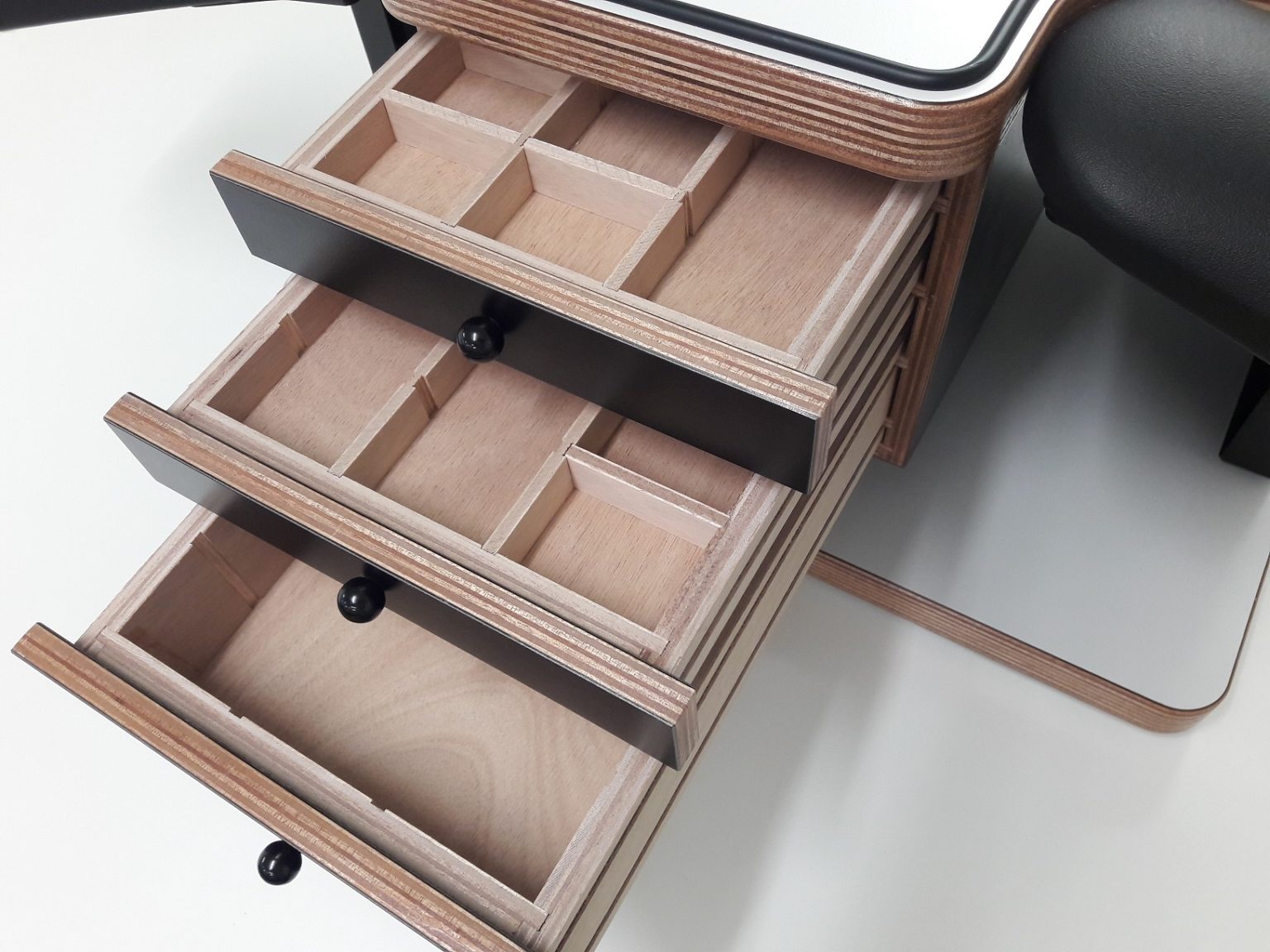 Tabletop workbench for watchmakers